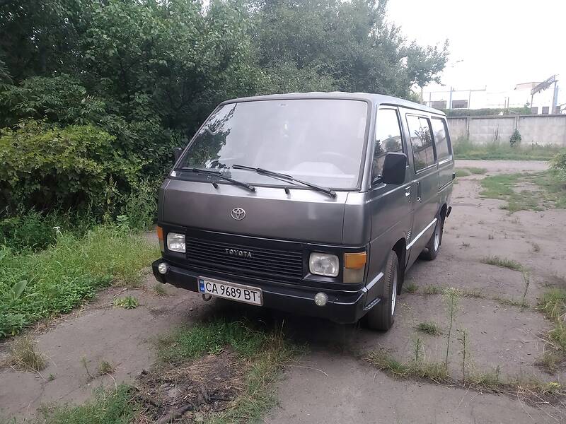 AUTO.RIA – Продам Тойота Хіасе пас. 1989 бензин 2.0 мінівен бу у Смілі ...